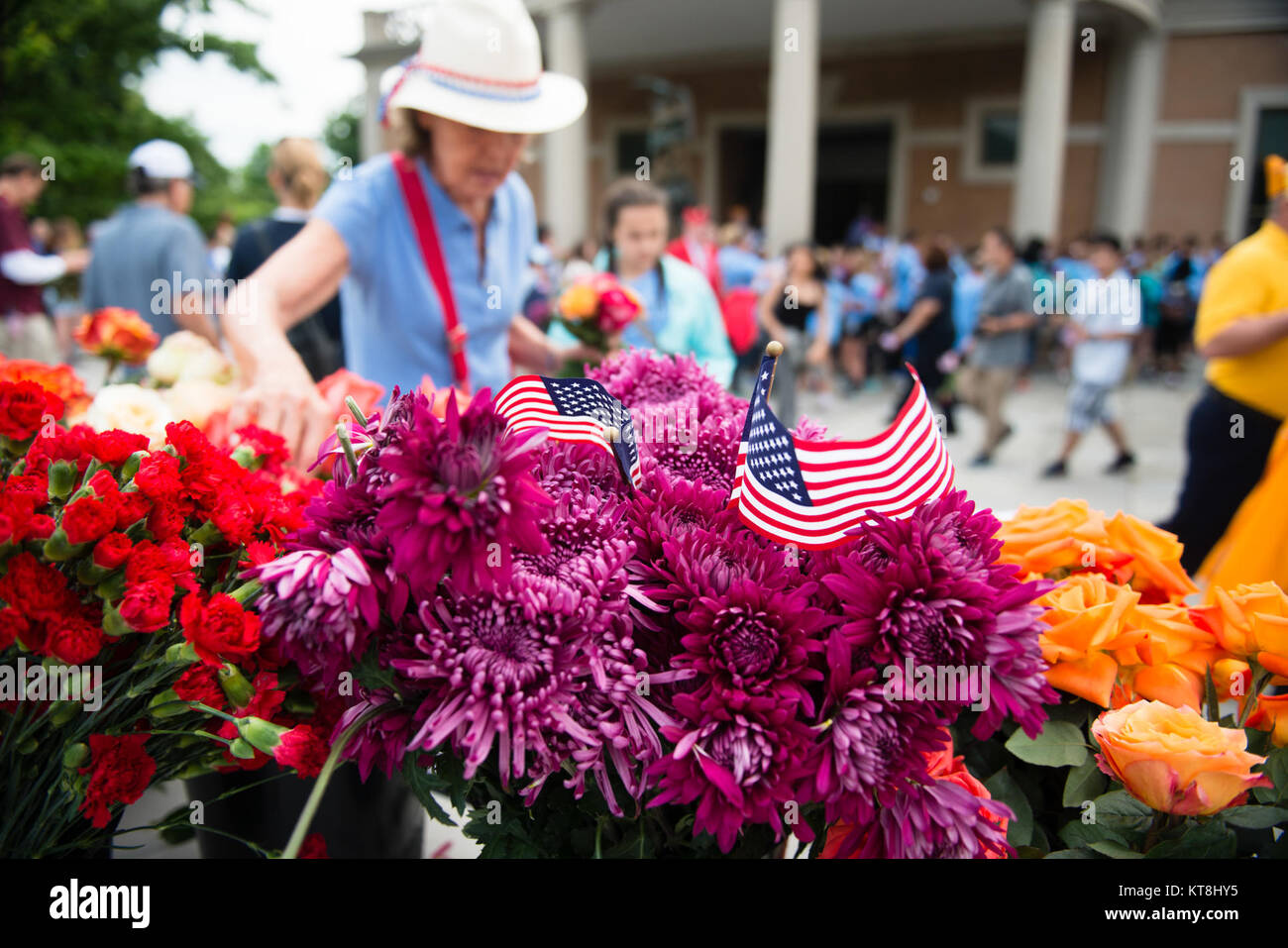 Volunteers pass out flowers near Arlington National Cemetery’s Welcome ...