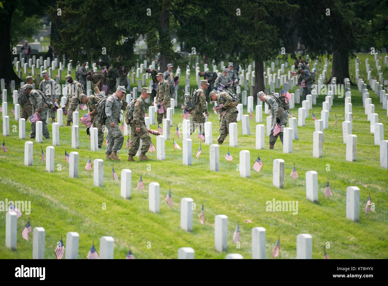 Memorial day american flag old guard soldier arlington national ...