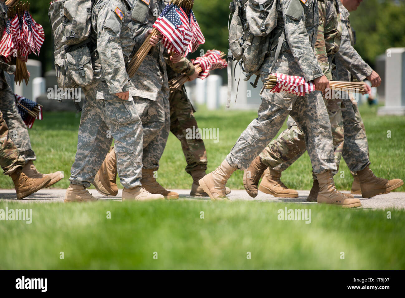 Members of the 3d U.S. Infantry Regiment (The Old Guard) march into ...