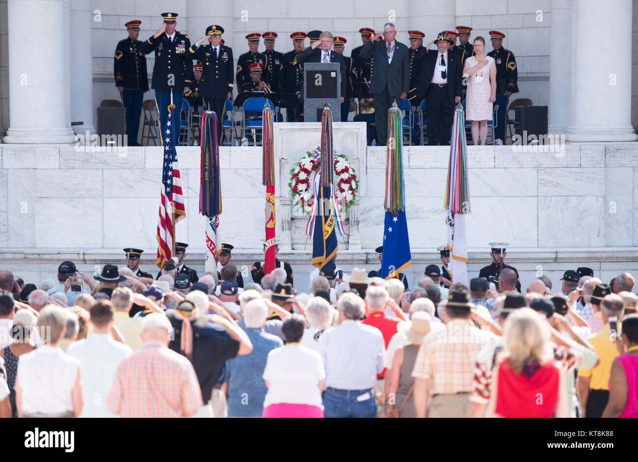 Attendees of the Vietnam Helicopter Pilots Association Living Tree ...