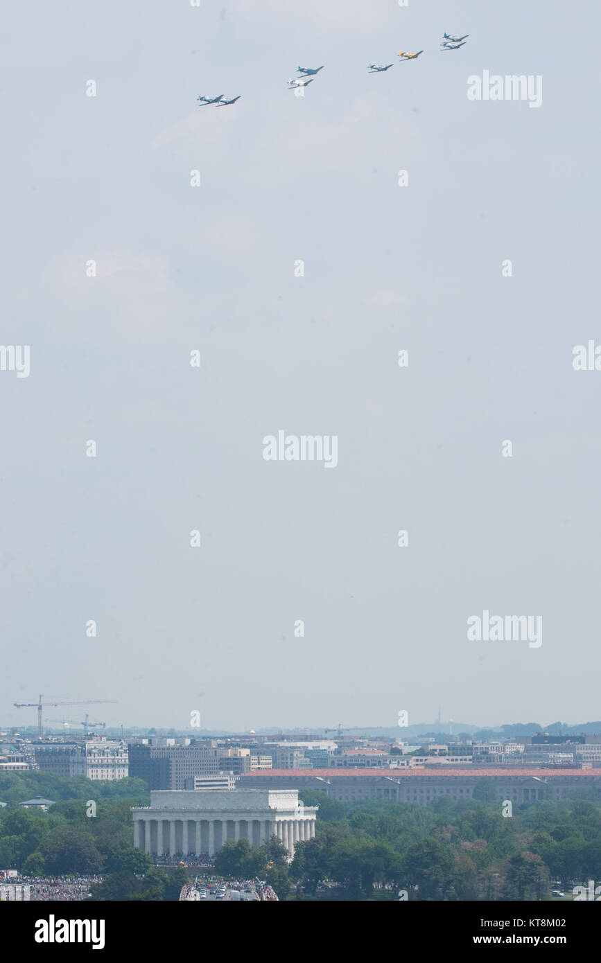 World War II era planes fly over Washington, D.C., on the anniversary ...