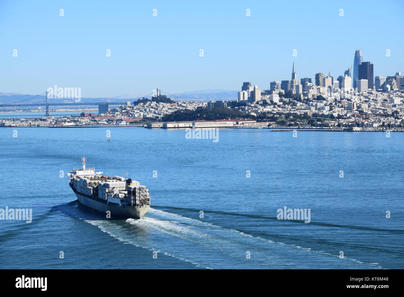 Container ship Maui sails into San Francisco Bay under the Golden Gate ...