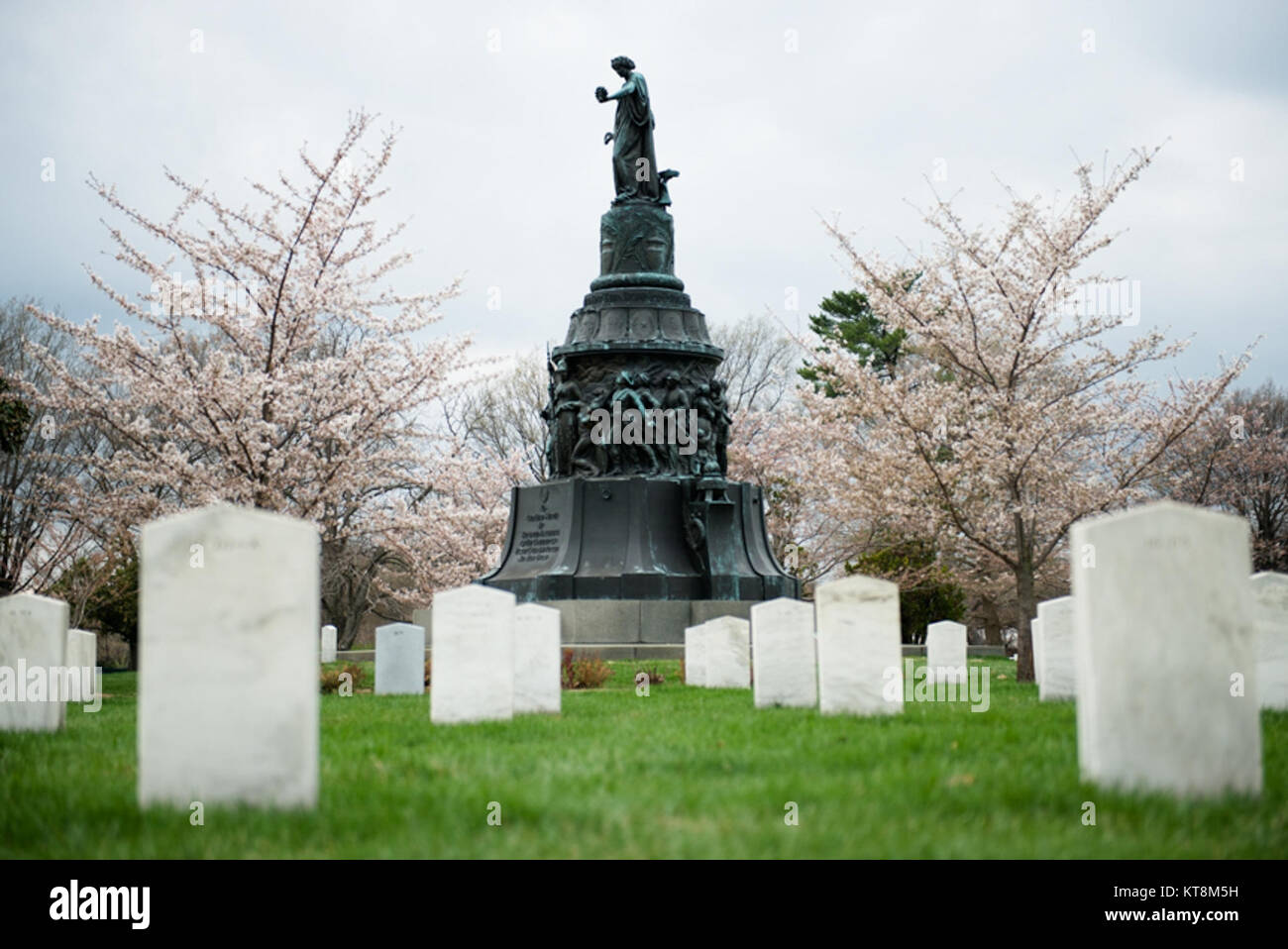 Cherry trees bloom in Jackson Circle around the Confederate Monument in ...