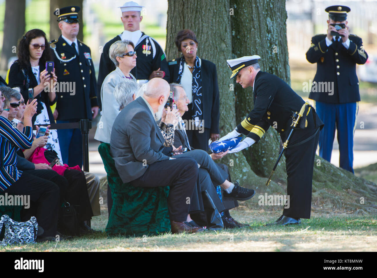 Nuuanu cemetery High Resolution Stock Photography and Images - Alamy