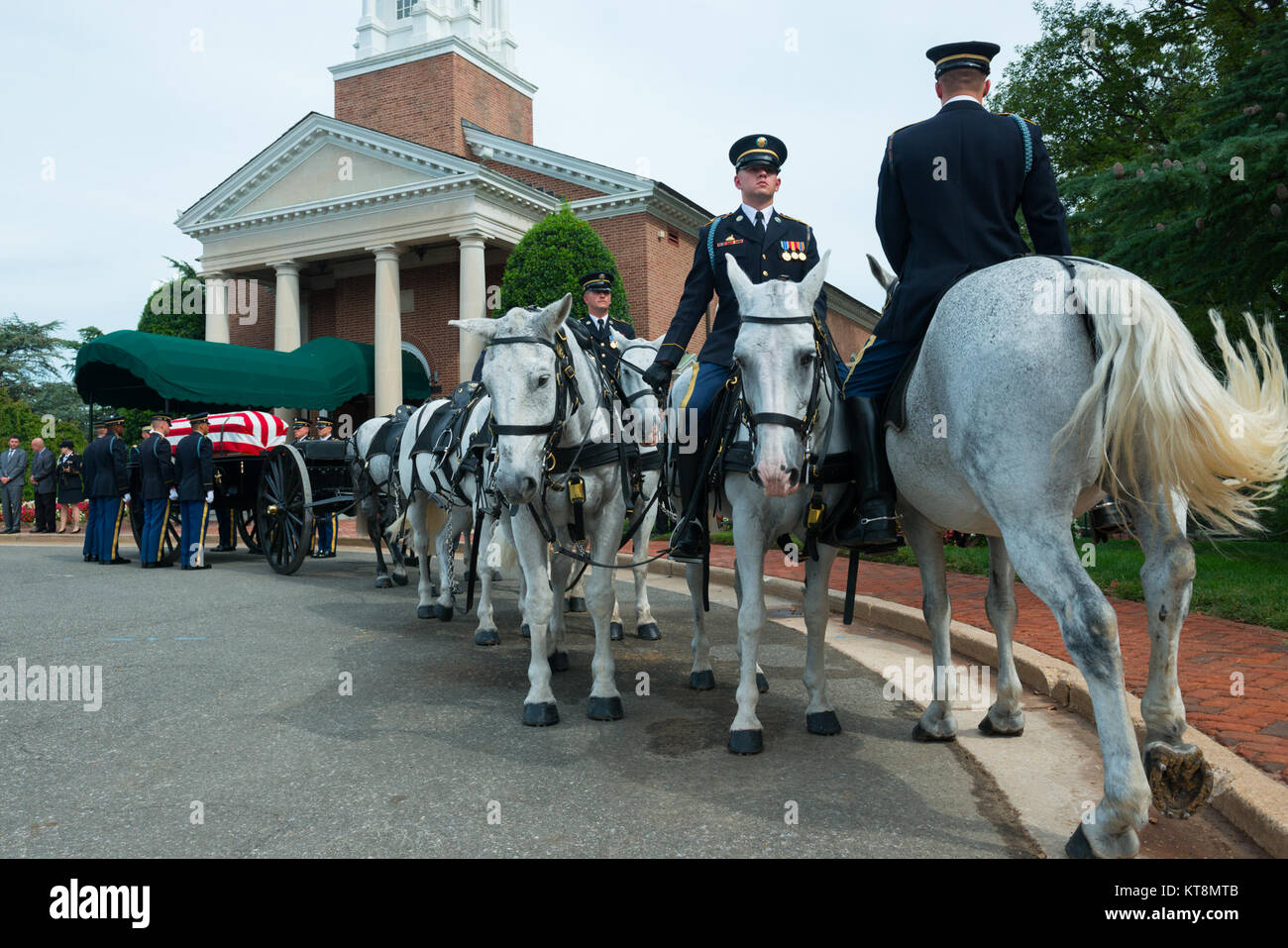 Members of the 3d U.S. Infantry Regiment (The Old Guard) Caisson ...
