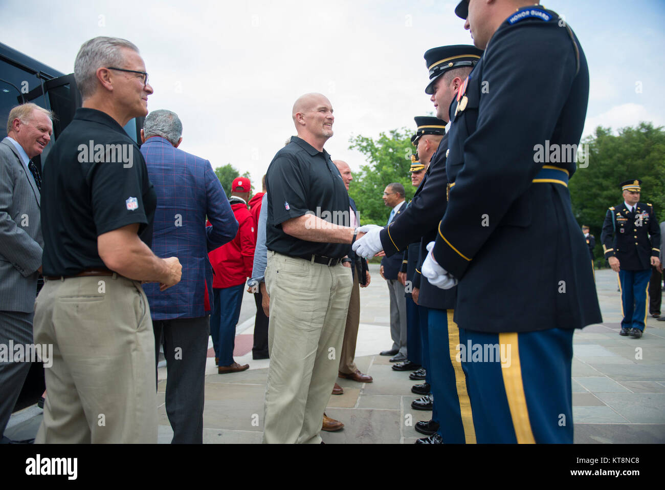 Members of the Atlanta Falcons front office lay a wreath at the Tomb of ...