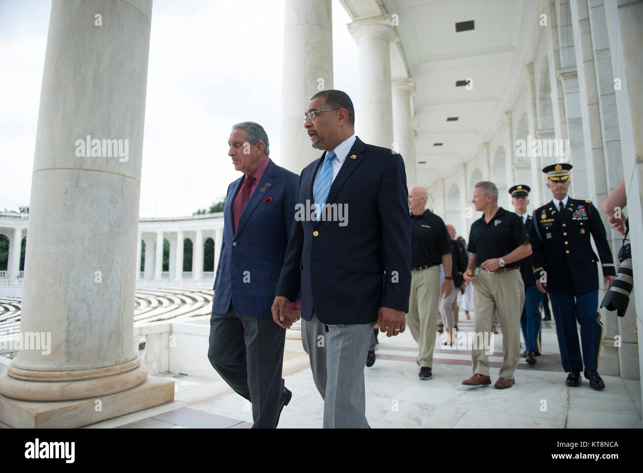 Members of the Atlanta Falcons front office lay a wreath at the Tomb of ...