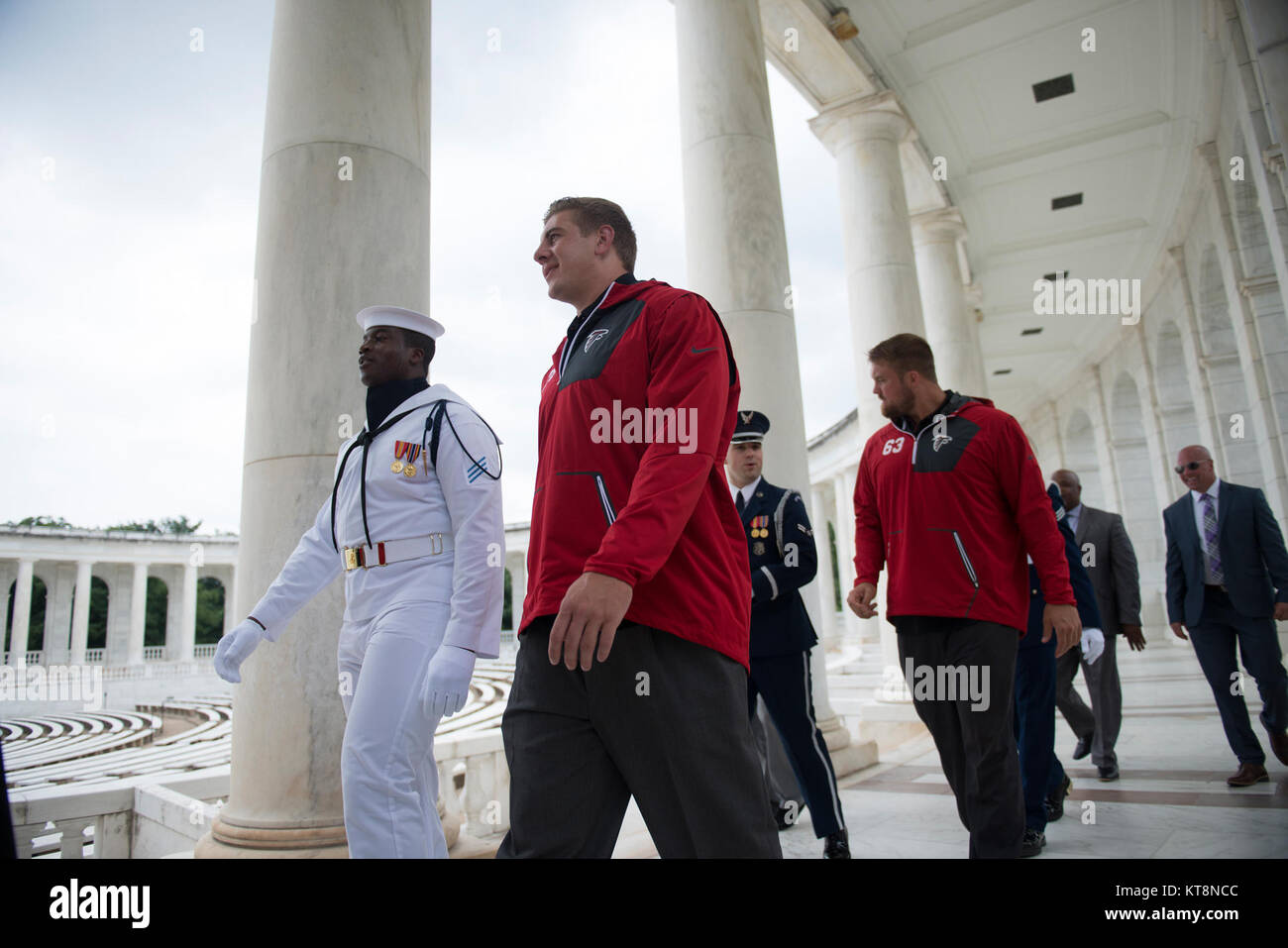 Members of the Atlanta Falcons front office lay a wreath at the Tomb of ...