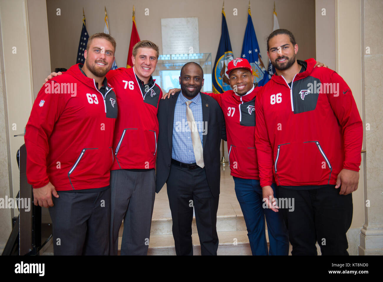Members of the Atlanta Falcons front office lay a wreath at the Tomb of ...