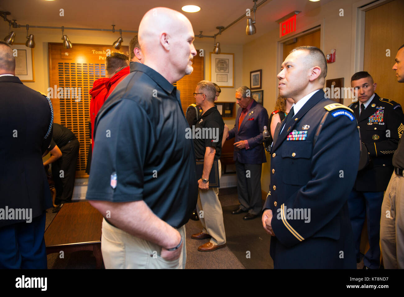 Members of the Atlanta Falcons front office lay a wreath at the Tomb of ...