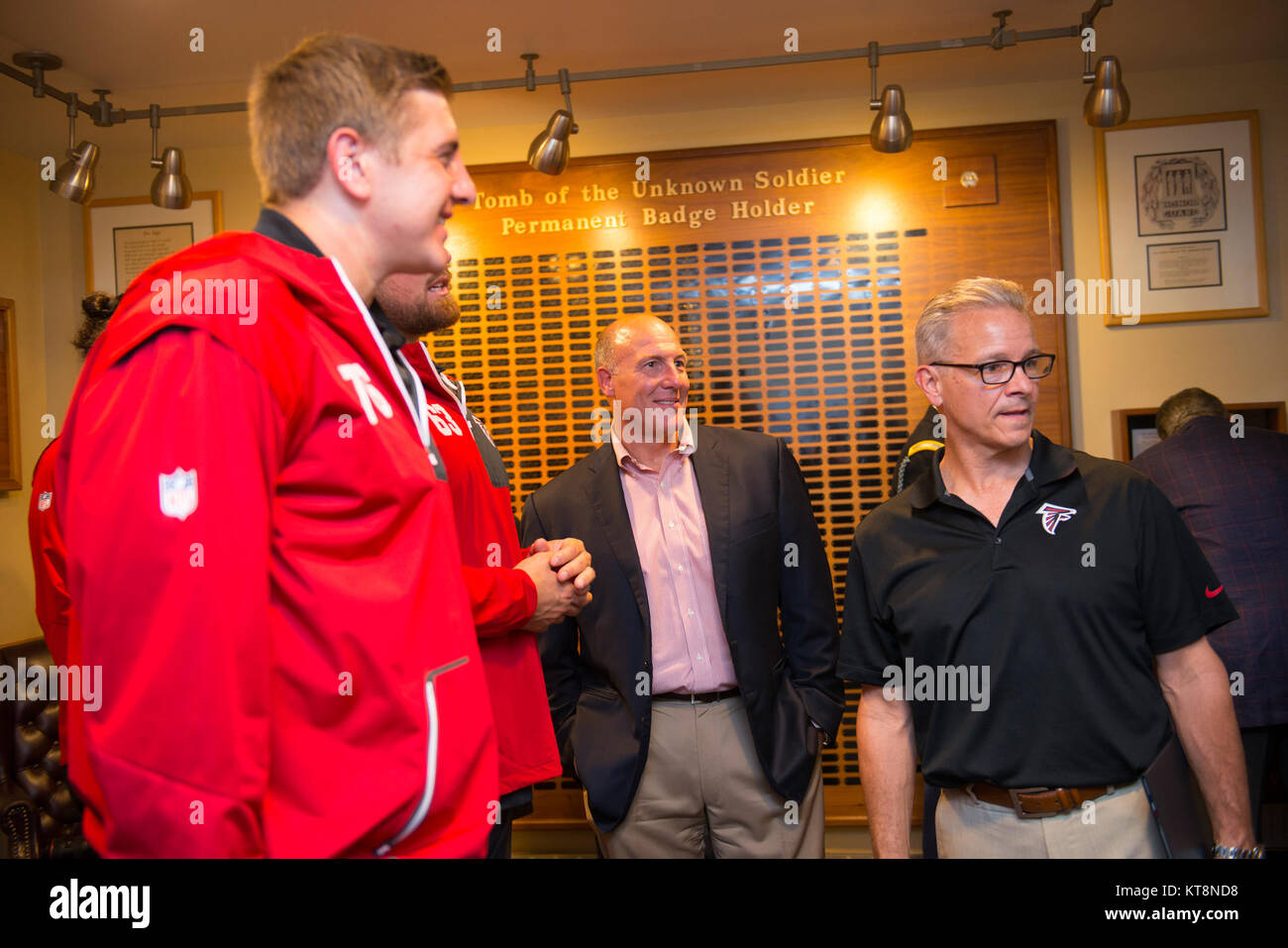 Members of the Atlanta Falcons front office lay a wreath at the Tomb of ...
