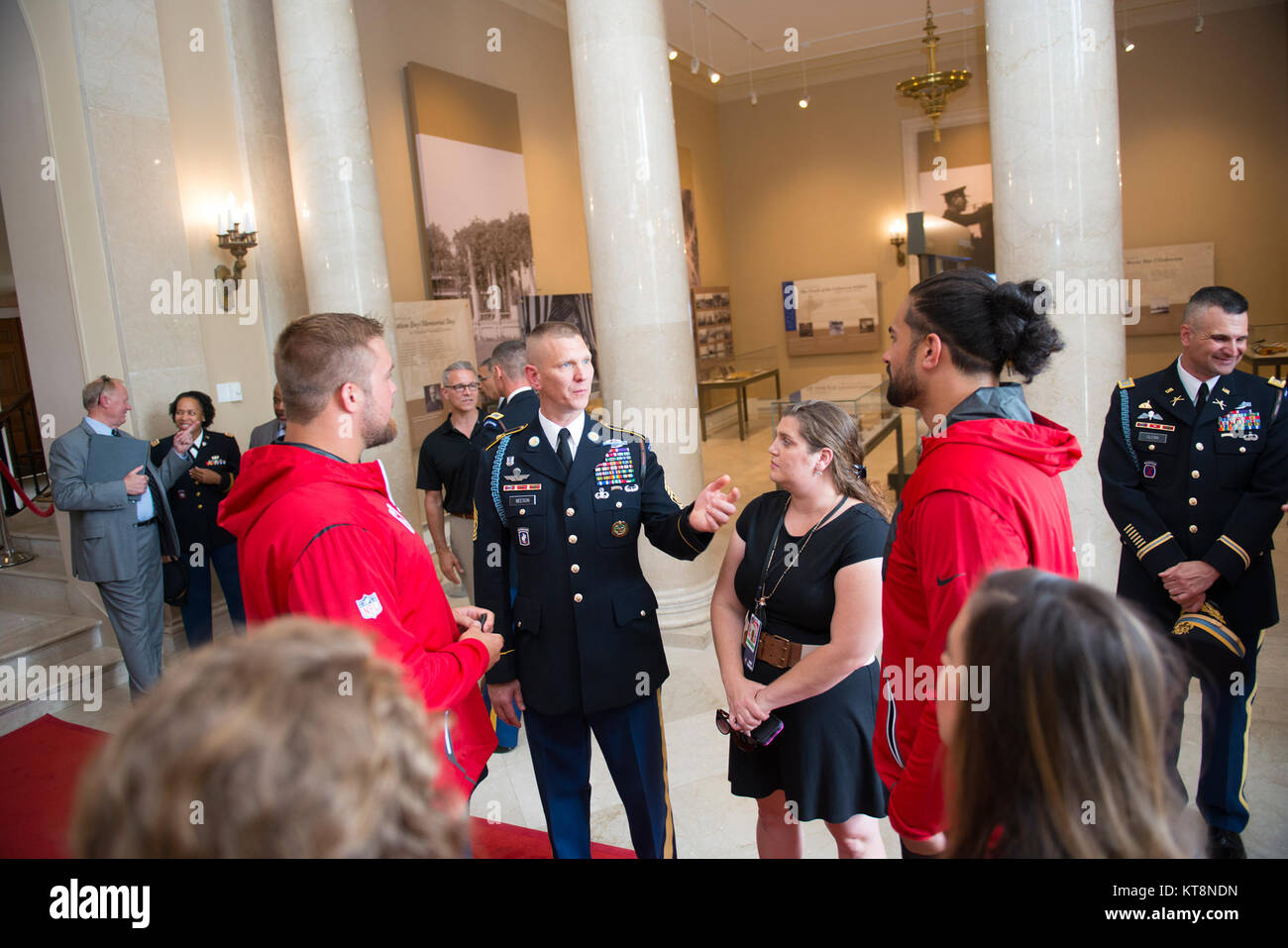 Members of the Atlanta Falcons front office lay a wreath at the Tomb of ...