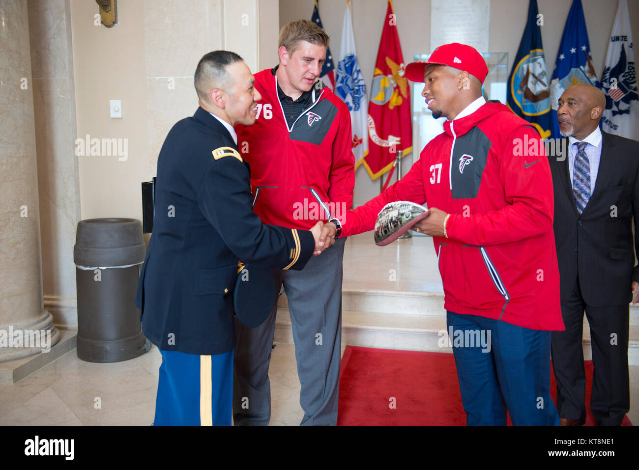 Members of the Atlanta Falcons front office lay a wreath at the Tomb of ...