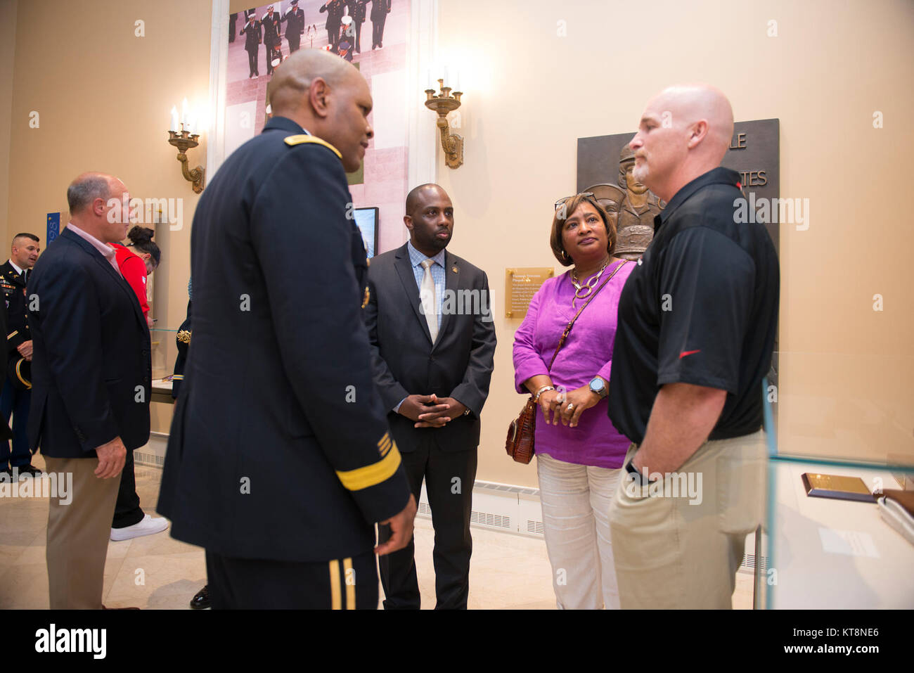 Members of the Atlanta Falcons front office lay a wreath at the Tomb of ...