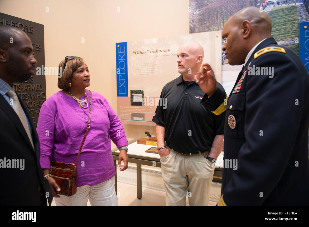 Members of the Atlanta Falcons front office lay a wreath at the Tomb of ...