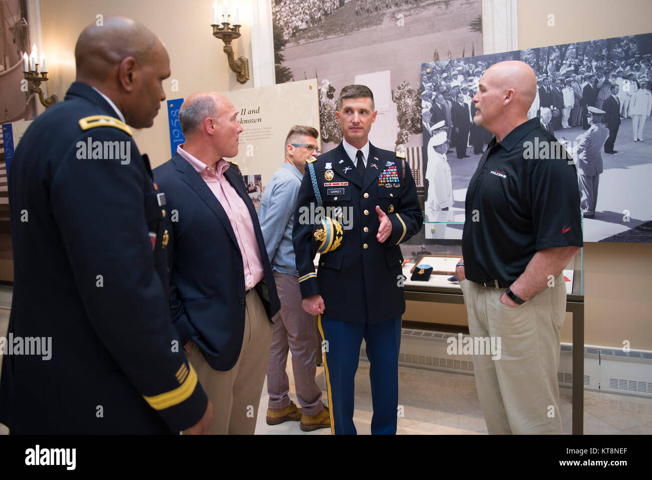 Members of the Atlanta Falcons front office lay a wreath at the Tomb of ...