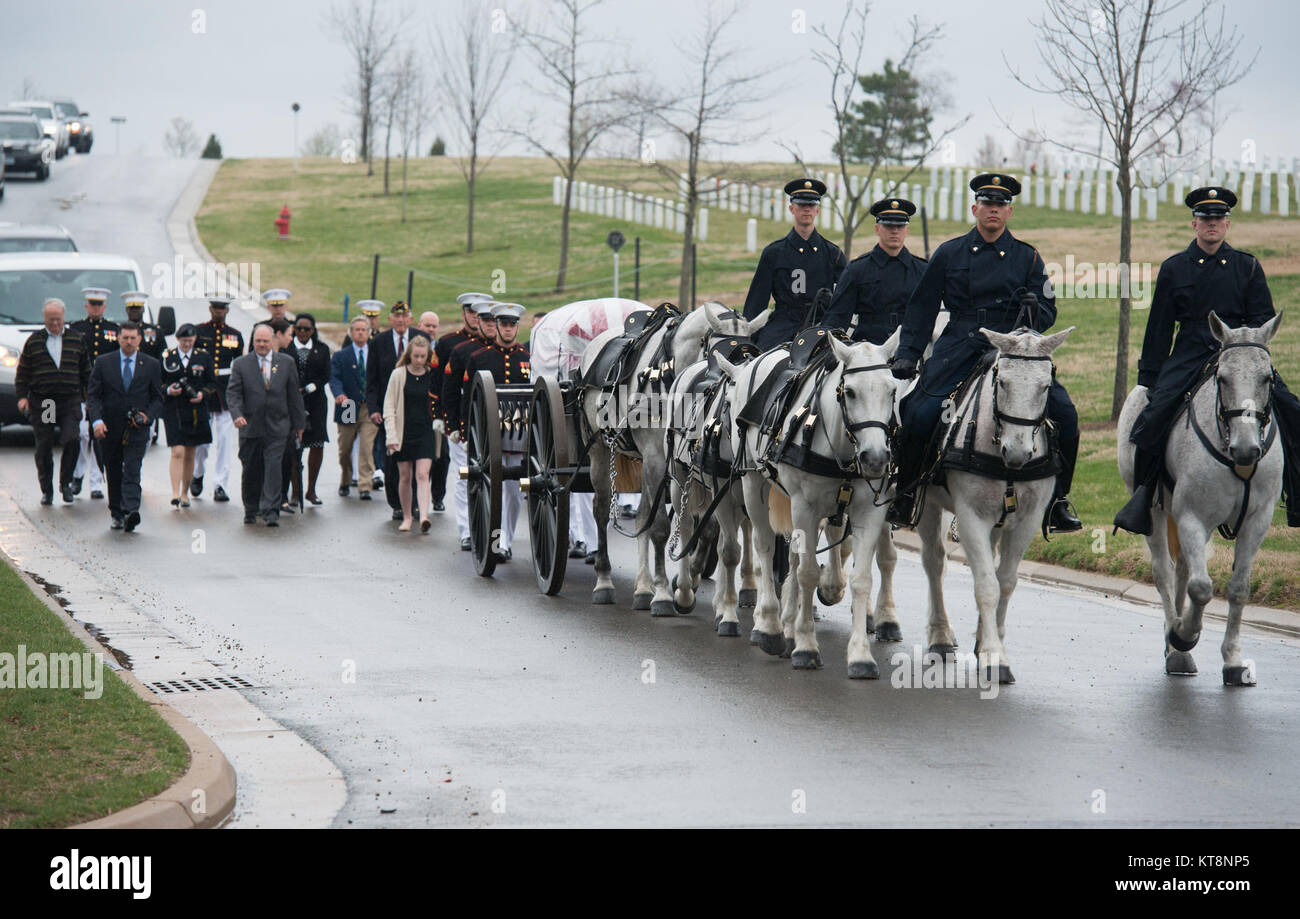 Members of the U.S. Army Caisson Platoon, part of the 3d U.S. Infantry ...