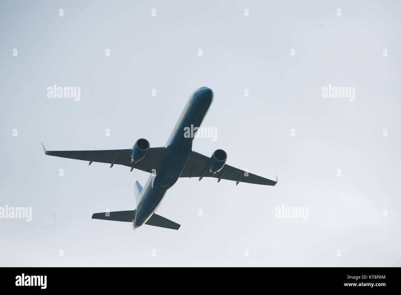 Air Force Two conducts a fly-over above Arlington National Cemetery ...