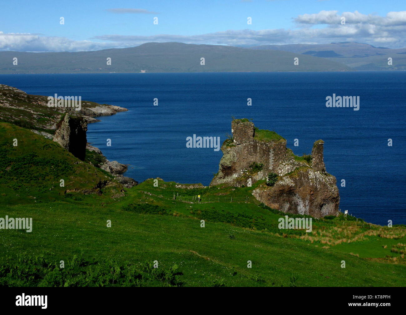 Brochel Castle, Raasay Stock Photo - Alamy