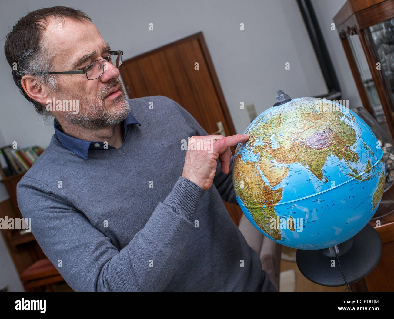 David Britsch, a pilgrim, shows his to tour and the place of detainment ...