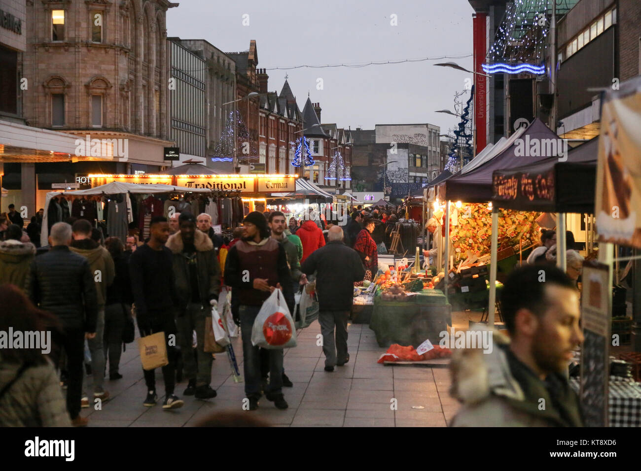 Southend on Sea, UK. 22nd Dec, 2017. With many employees being paid ...