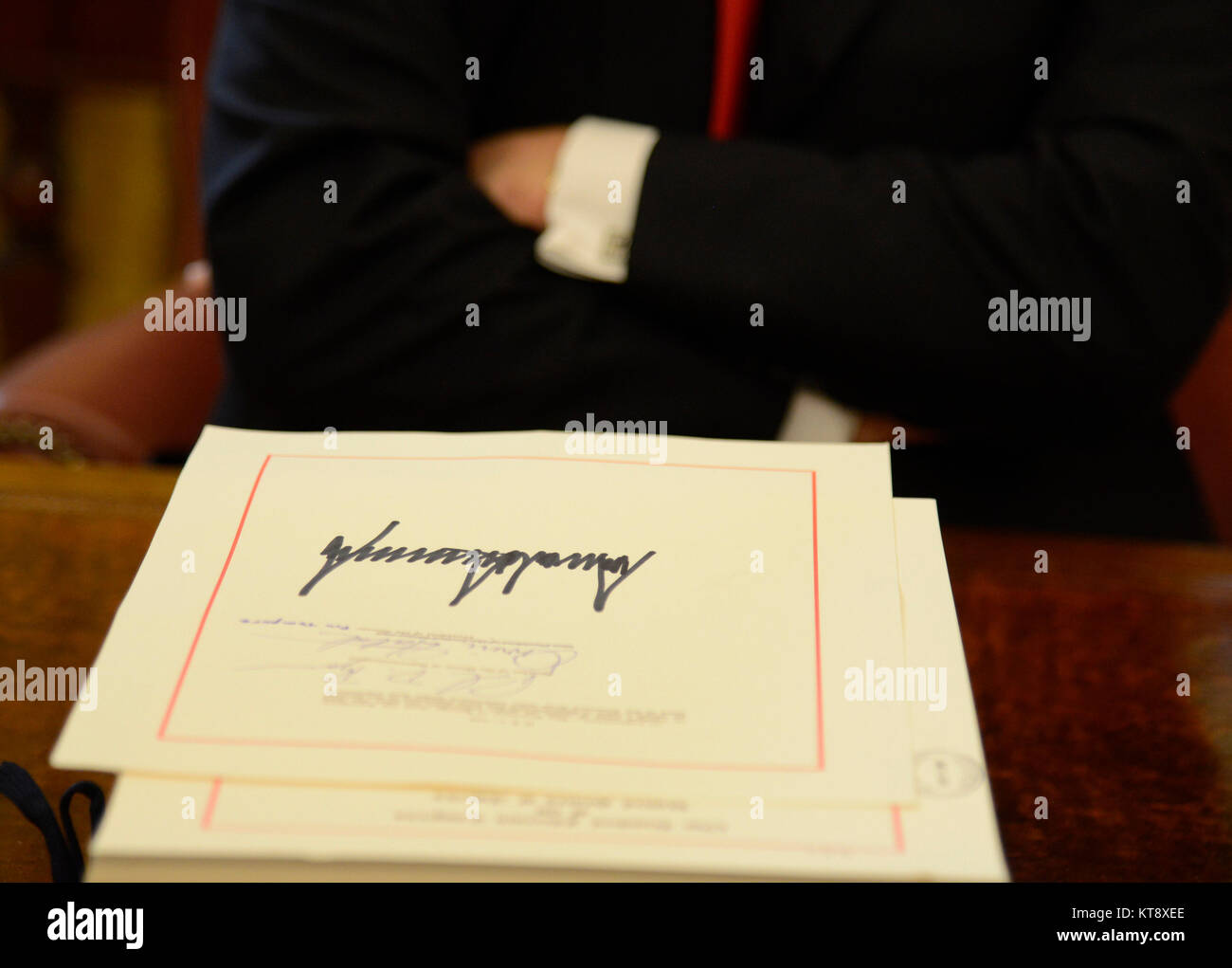 Donald j trump signature hi-res stock photography and images - Alamy