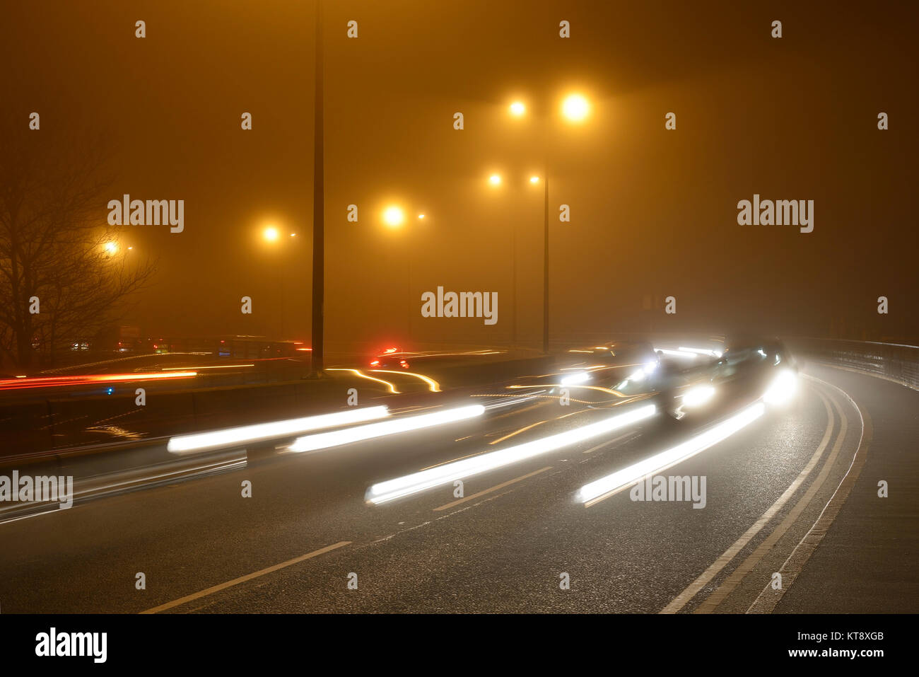 Chester, UK. 22nd December 2017. Misty weather conditions for the final ...