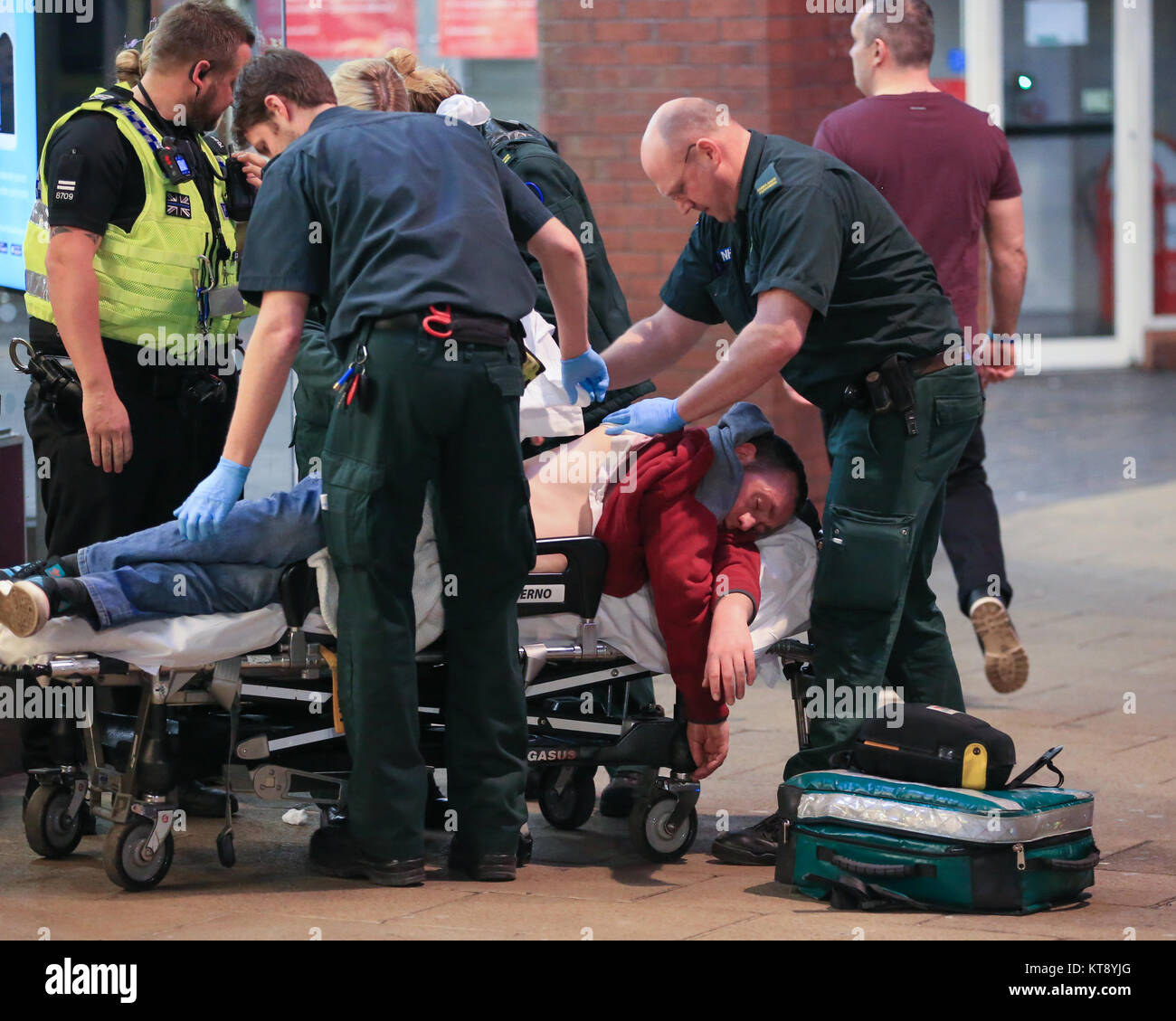 Leeds, UK. 22nd Dec, 2017. Christmas revellers out drinking on a mad ...