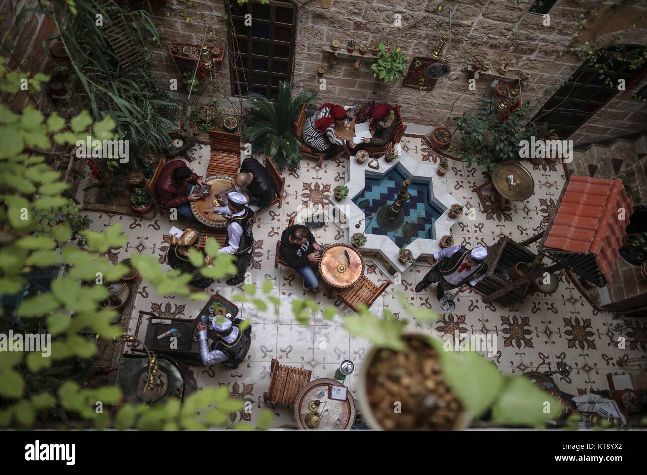 Gaza. 20th Dec, 2017. Palestinians enjoy their time at the Bait Sitty ...