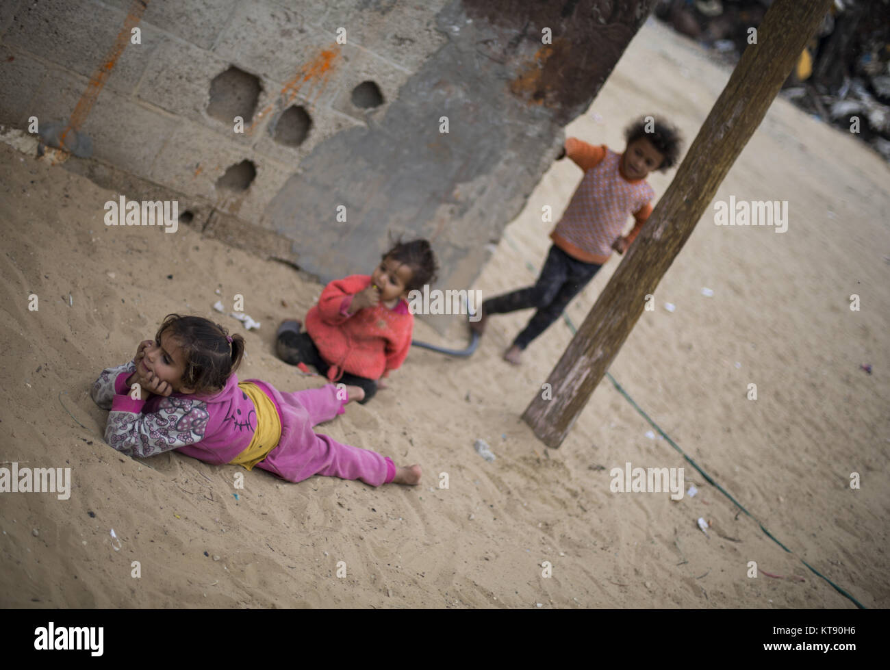 Gaza City, The Gaza Strip, Palestine. 22nd Dec, 2017. Palestinian ...