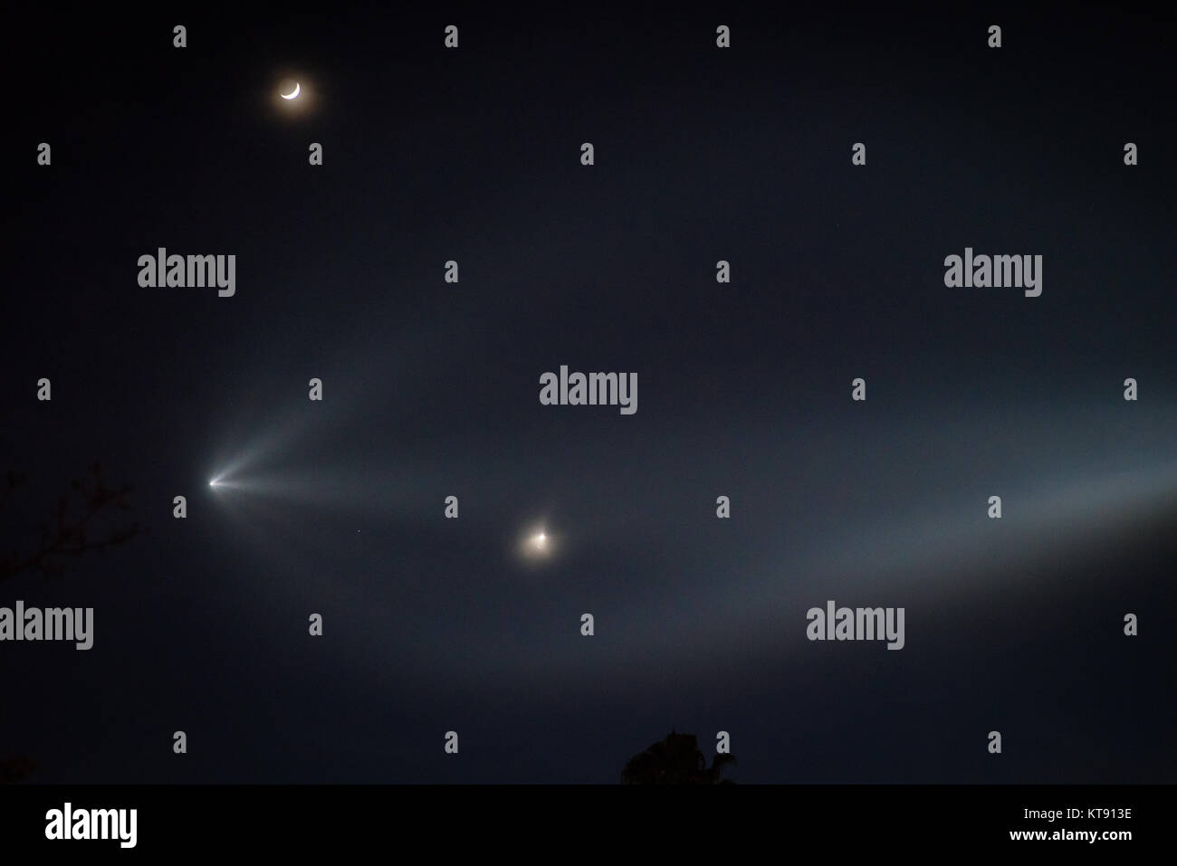 SpaceX Falcon 9 rocket launch contrails, as seen from the ground in ...