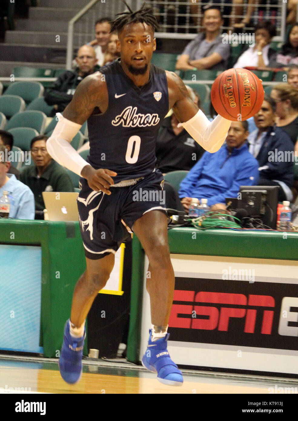 Honolulu, Hawaii. 22nd Dec, 2017. Akron Zips guard Jimond Ivey (0 ...