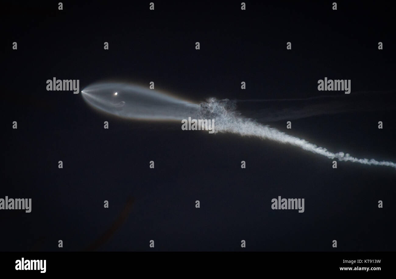 SpaceX Falcon 9 rocket launch contrails, as seen from the ground in ...