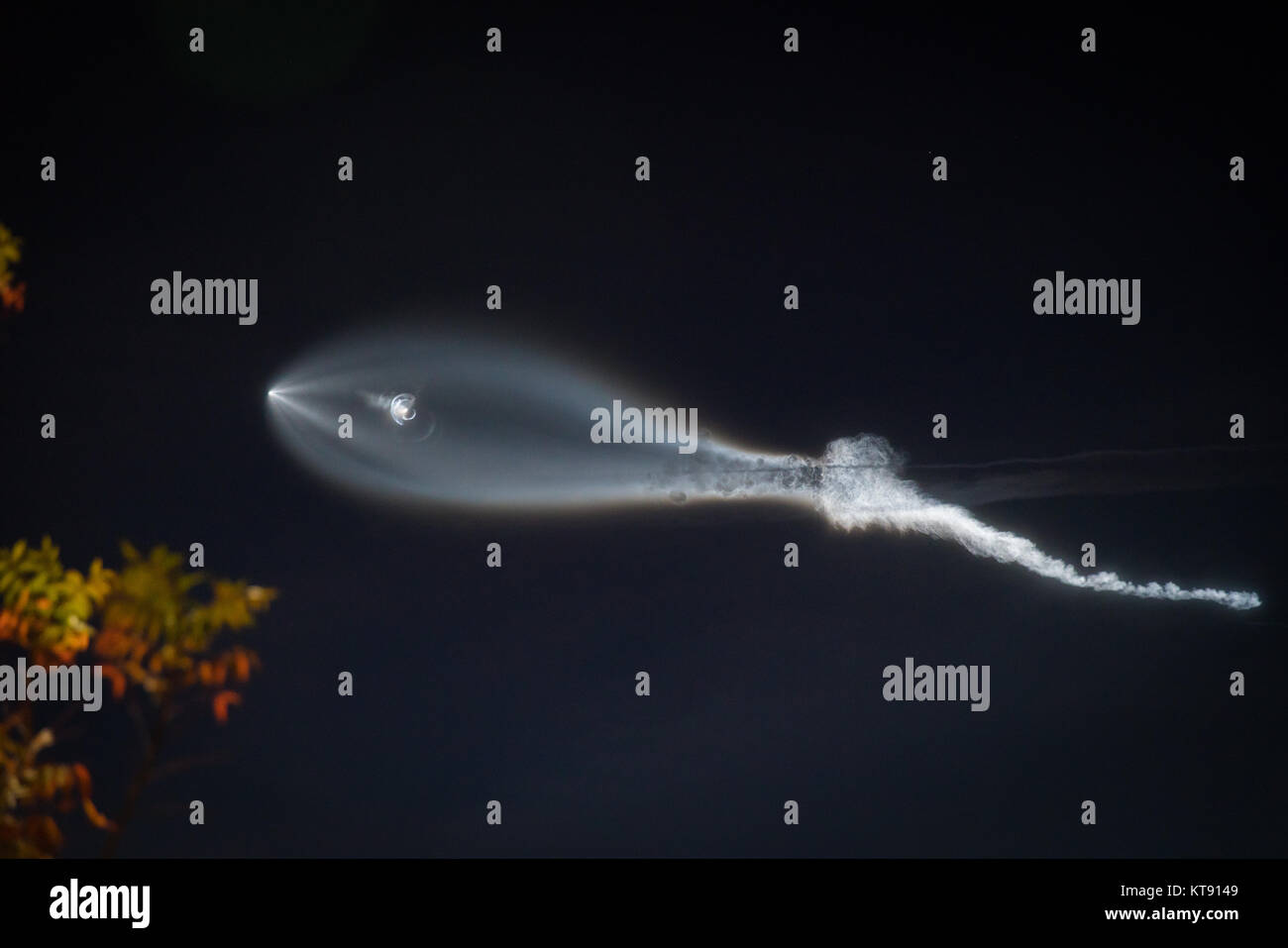 SpaceX Falcon 9 rocket launch contrails, as seen from the ground in ...