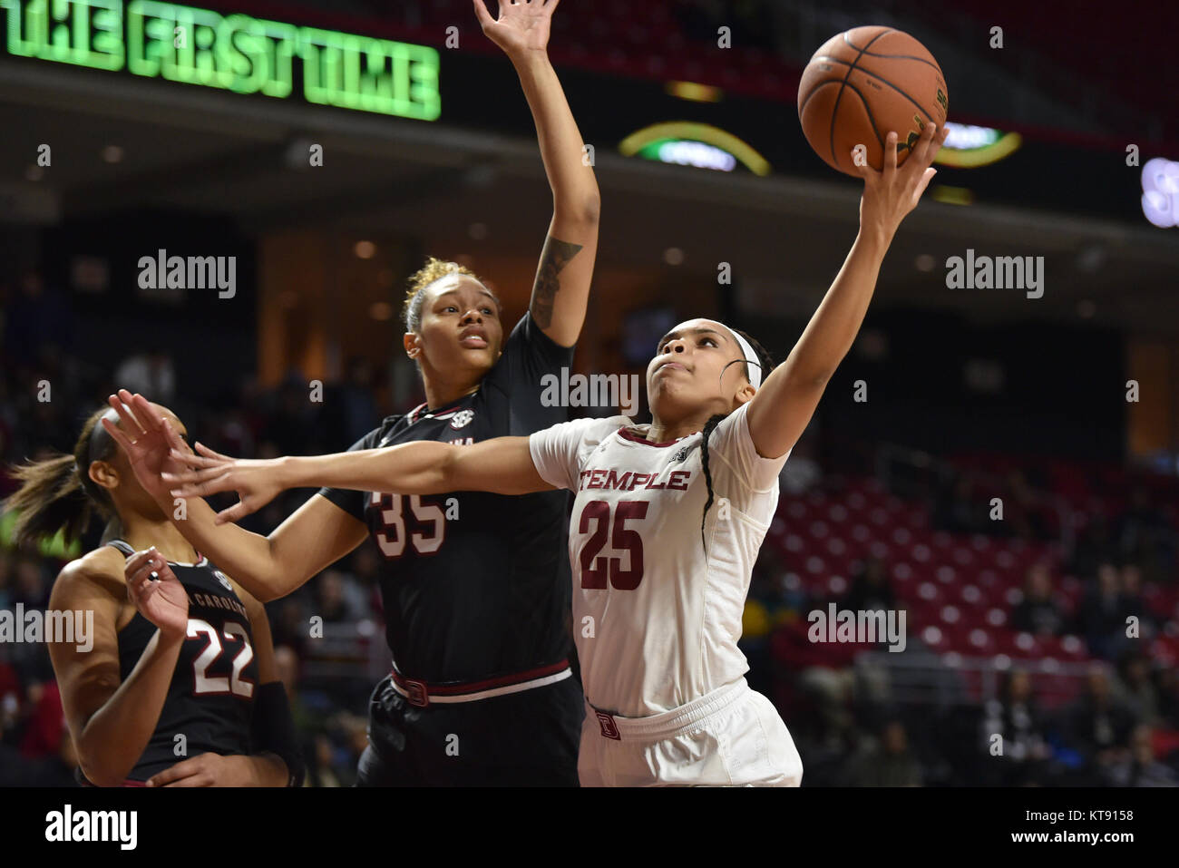 Philadelphia, Pennsylvania, USA. 21st Dec, 2017. Temple Owls forward ...