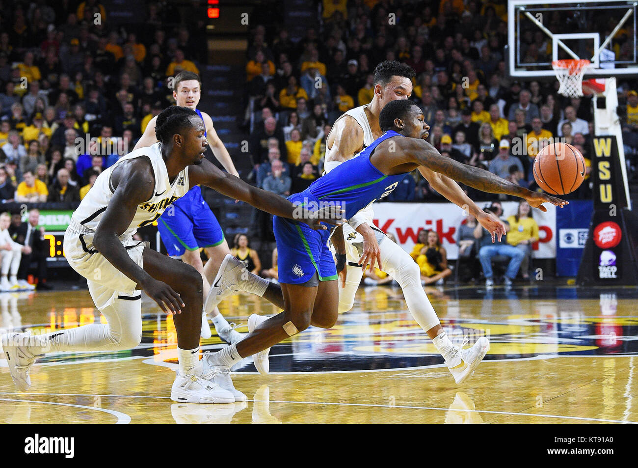 Wichita, Kansas, USA. 22nd Dec, 2017. Florida Gulf Coast Eagles guard ...