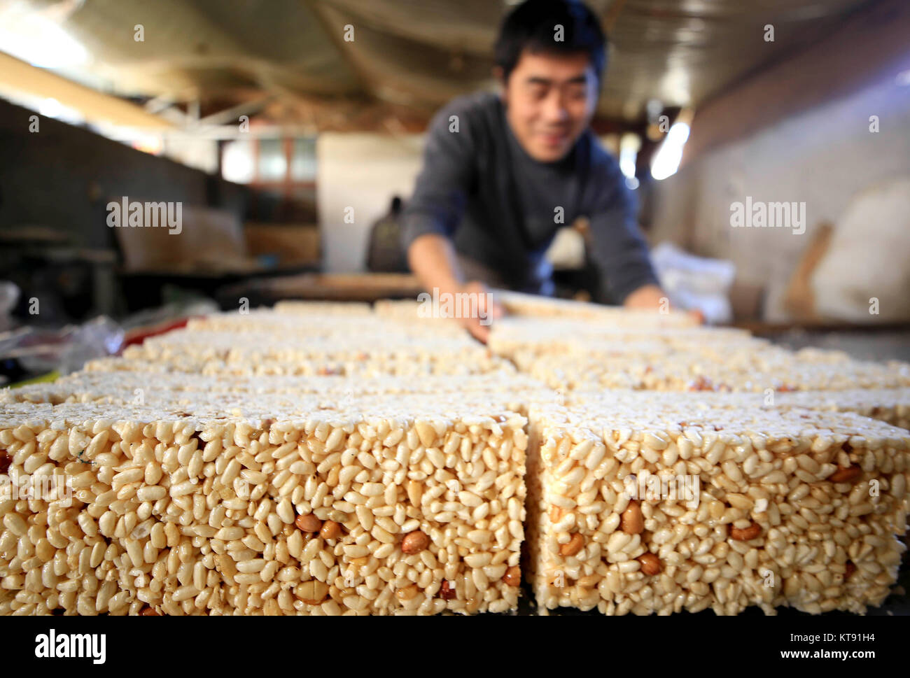 Jing'an, China's Jiangxi Province. 22nd Dec, 2017. A villager makes ...