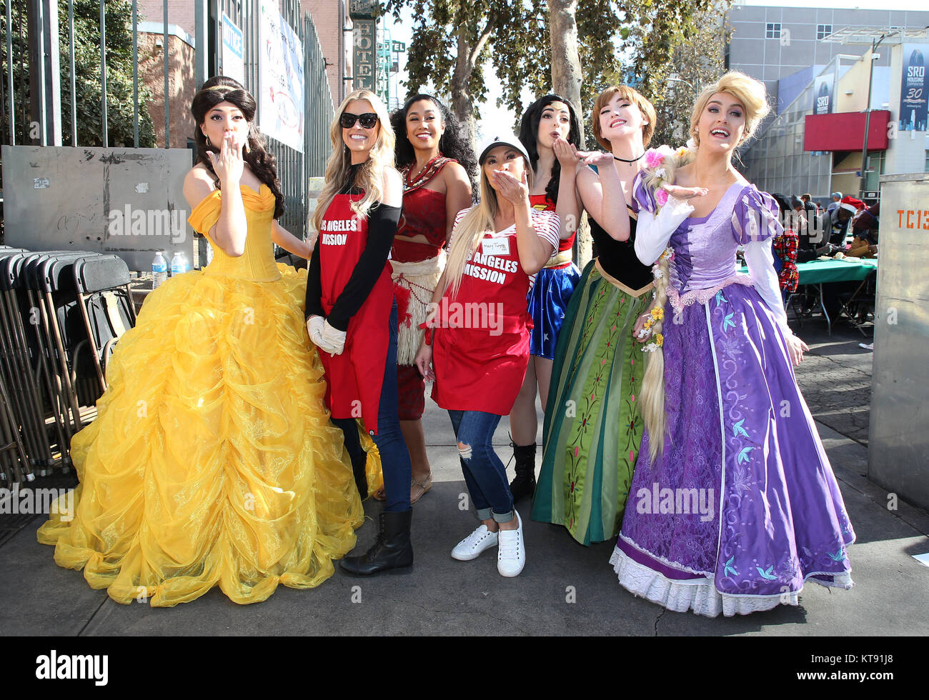 Los Angeles, Ca, USA. 22nd Dec, 2017. Merry Tungka, Christina El Moussa ...