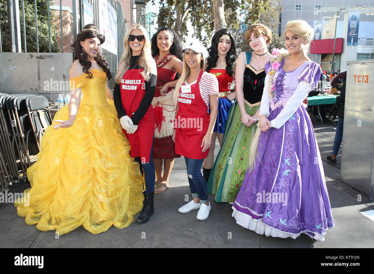 Los Angeles, Ca, USA. 22nd Dec, 2017. Merry Tungka, Christina El Moussa ...