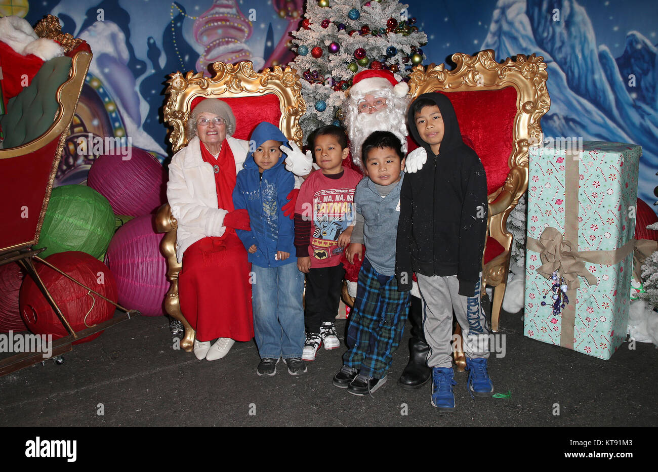 Los Angeles, Ca, USA. 22nd Dec, 2017. Santa Clause, Mama Clause, at Los ...
