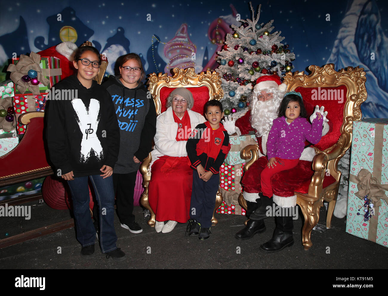 Los Angeles, Ca, USA. 22nd Dec, 2017. Santa Clause, Mama Clause, at Los ...