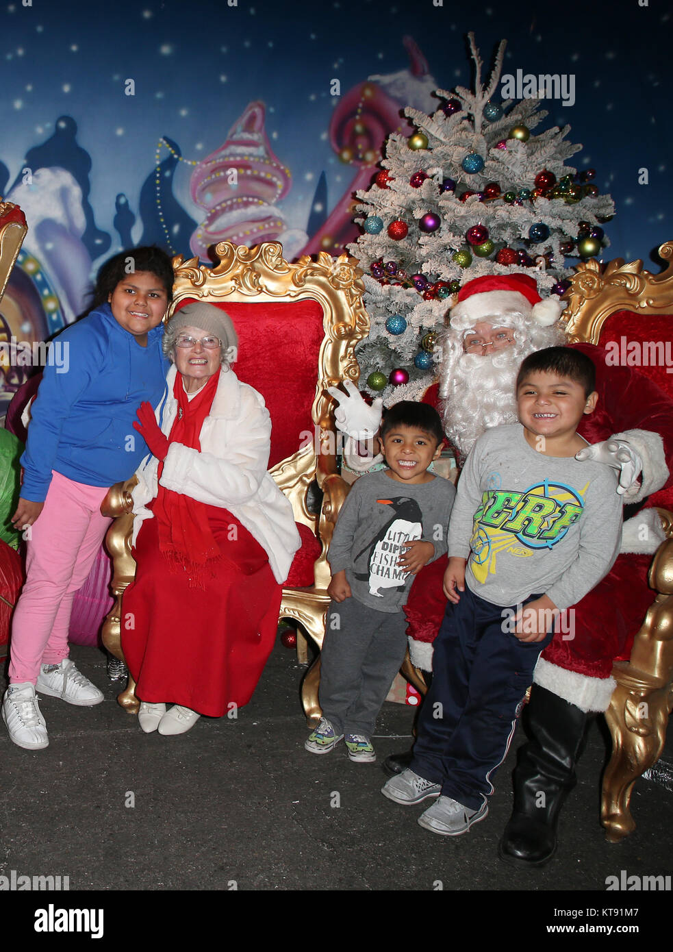 Los Angeles, Ca, USA. 22nd Dec, 2017. Santa Clause, Mama Clause, at Los ...