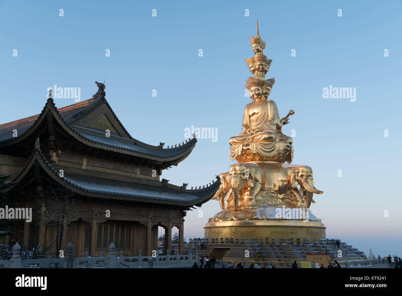 Mount Emei. 23rd Dec, 2017. Photo taken on Dec. 23, 2017 shows a golden ...