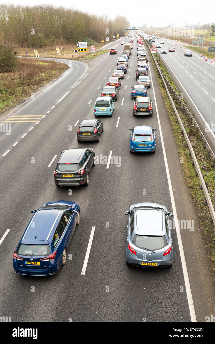 Cambridge, UK. 23rd Dec, 2017. Heavy traffic on the A14 trunk road just ...