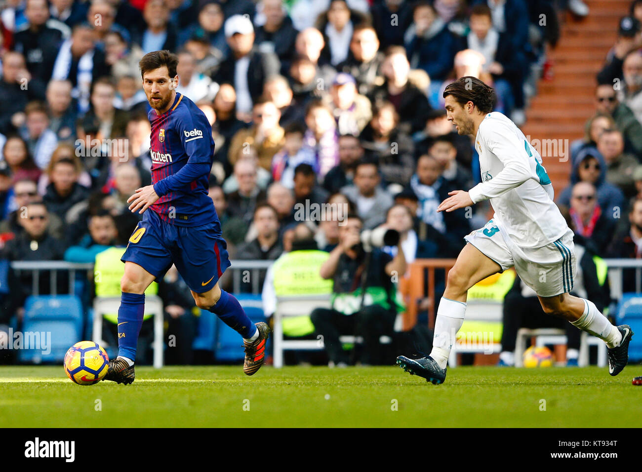Barcelona, Spain. 23rd Dec, 2017. Lionel Messi of FC Barcelona controls ...