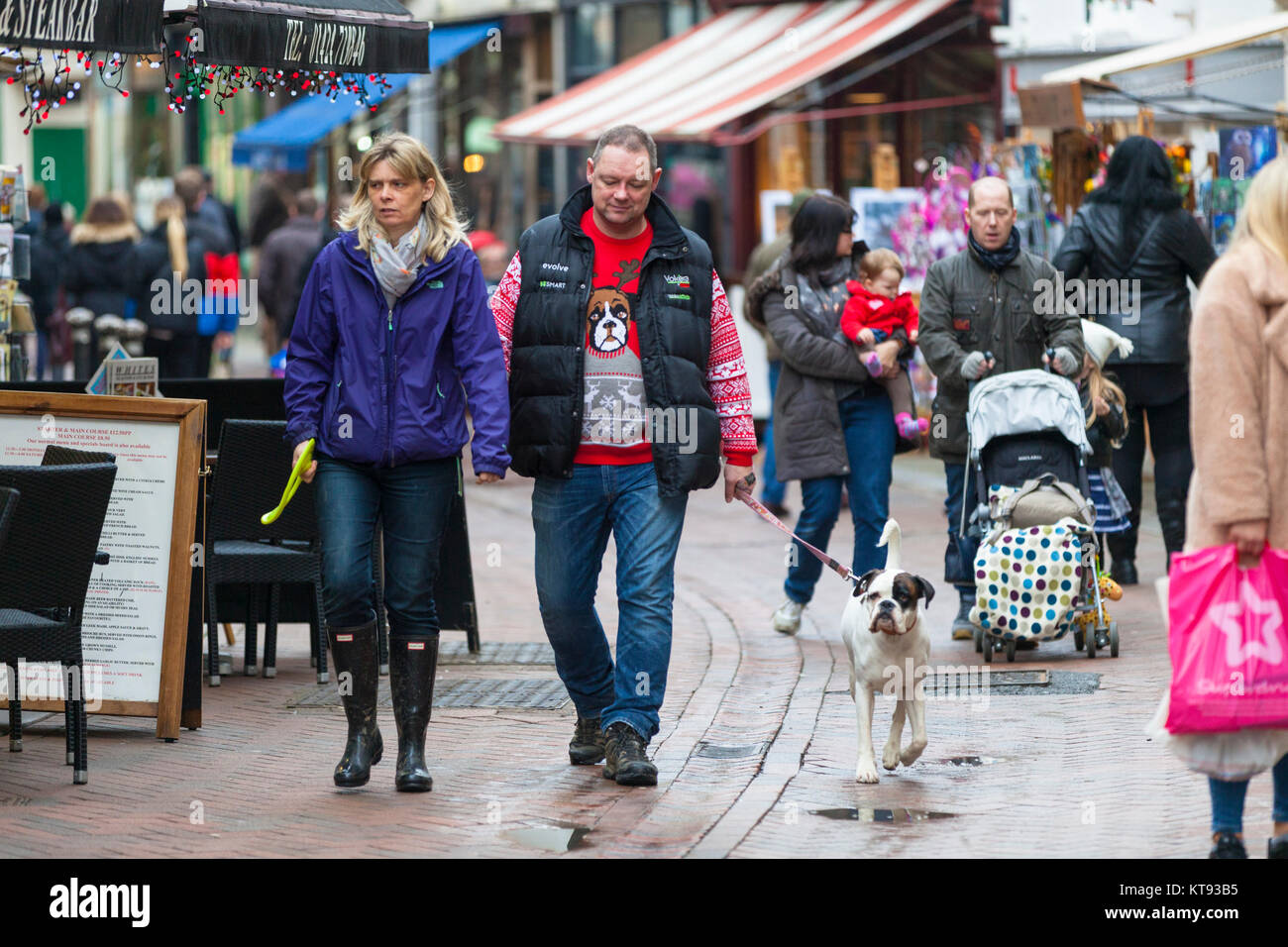 Hastings, East Sussex, UK. 23rd Dec, 2017. UK Weather: Overcast and ...