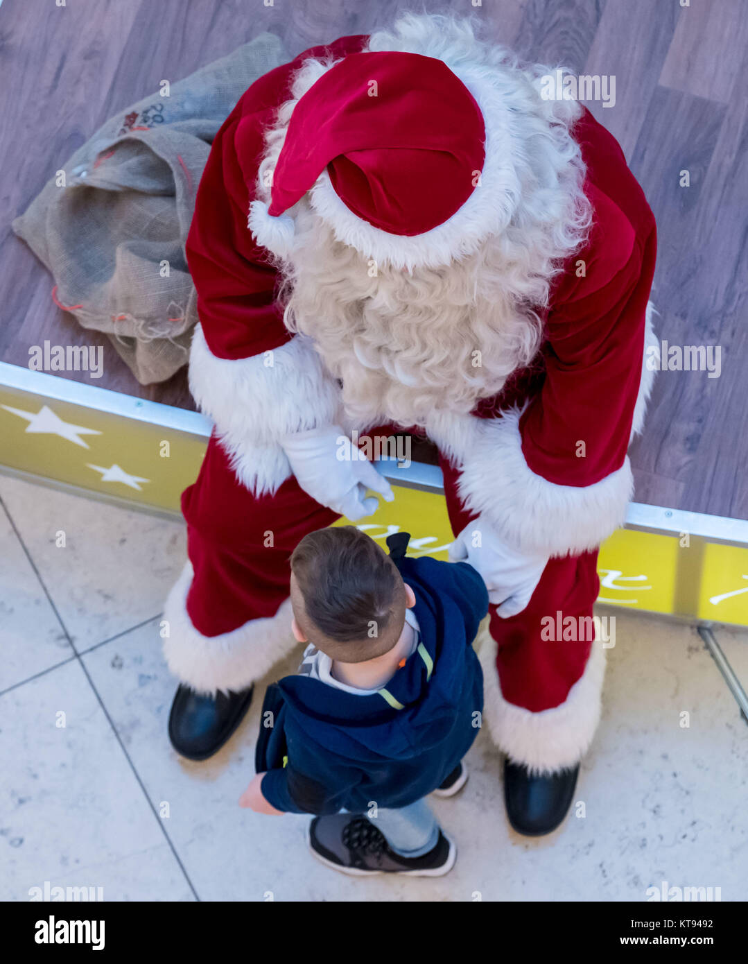 A Father Christmas hands out presents to children in a shopping mall in ...