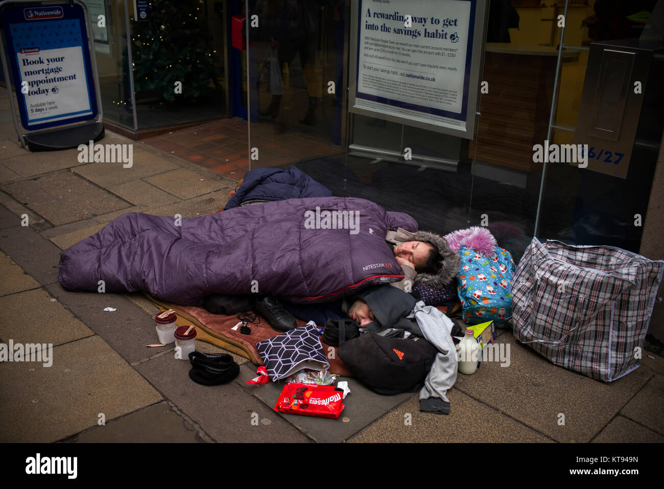 Handout hi-res stock photography and images - Alamy