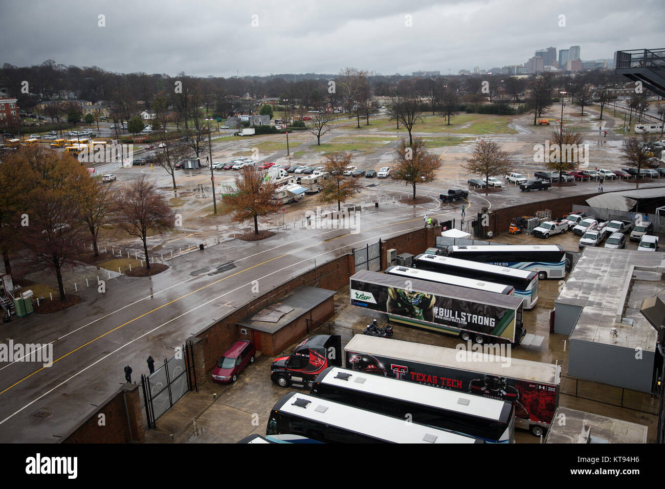 Team buses hi-res stock photography and images - Alamy