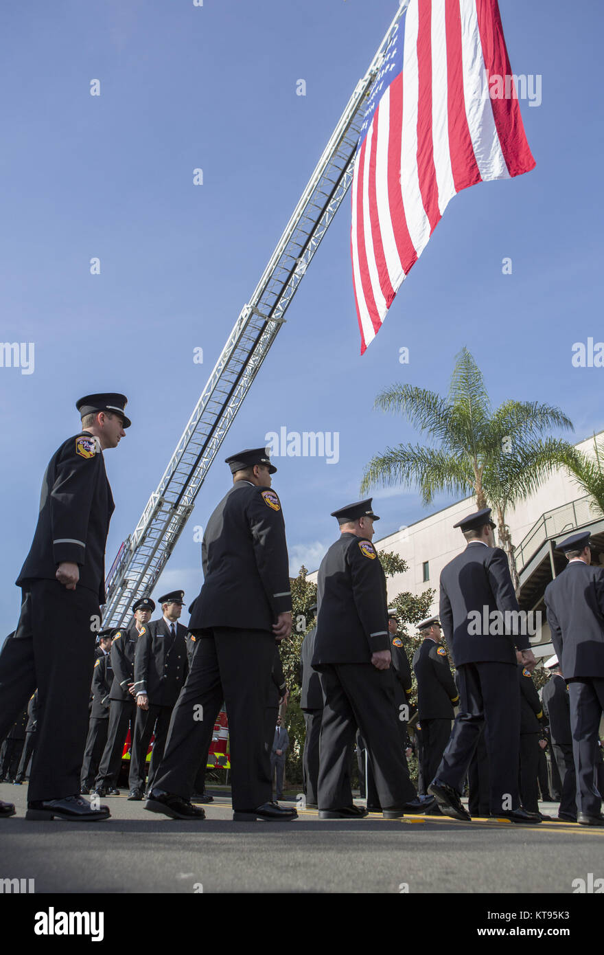 San Diego, California, USA. 24th Dec, 2017. Thousands of firefighters ...